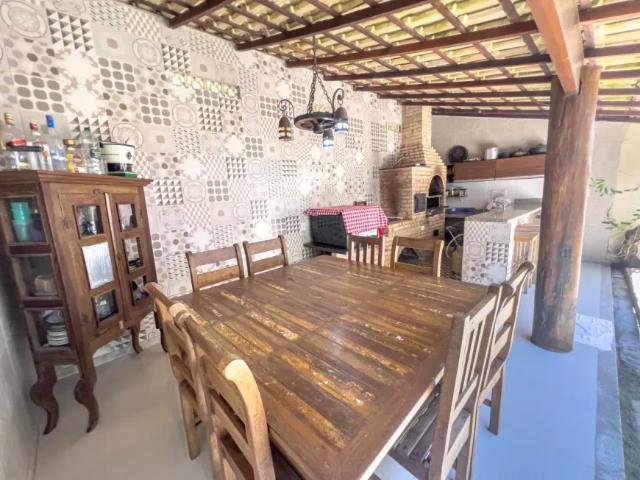 Casa para venda com 350 metros quadrados com 4 quartos