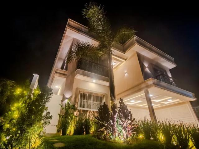 Casa para venda com 374 metros quadrados com 4 Q