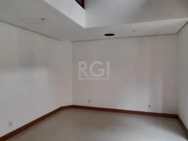 Casa para Venda com 3 dormitórios, sendo 1 suites e 2 vagas no bairro Tristeza
