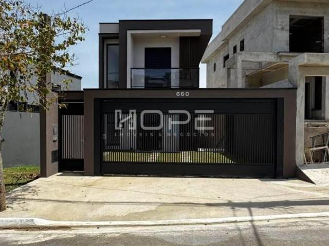 Casa para venda com 3 dormitórios e piscina no condominio Villas do Jaguari