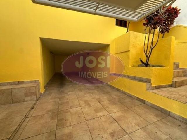 Casa para Venda, com 3 dormitórios sendo 1 suíte, no Centro de Alfenas/MG, próximo da UNIFAL