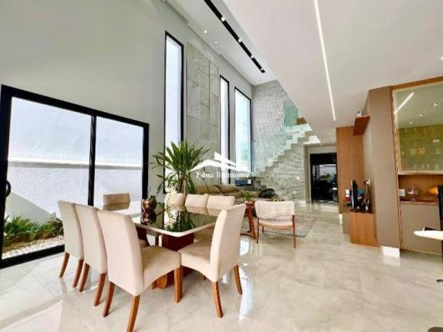 Casa de Luxo em Condomínio, 3 Quartos e 3 Suítes no Jardim das Samambaias, Jundiaí SP 265m²