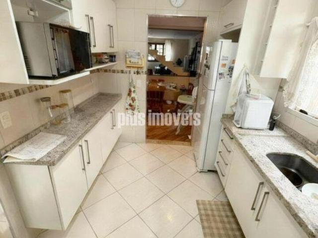 Casa para venda com 3 quartos 150 m²