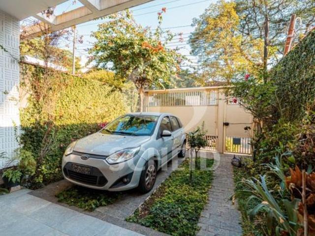 Casa para venda com 3 quartos, 161m²