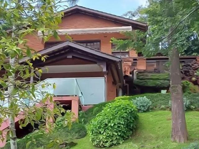 Casa para venda com 4 suites e 340m2, condomínio fechado na Serra da Cantareira