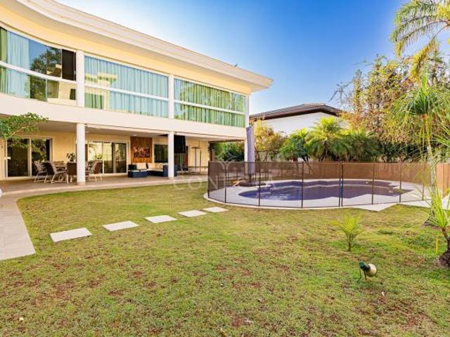 Casa para Venda com 4 Quartos no Tamboré 01