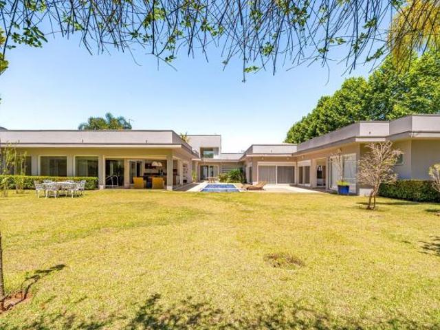 Casa para Venda com 4 Quartos no Tamboré 01