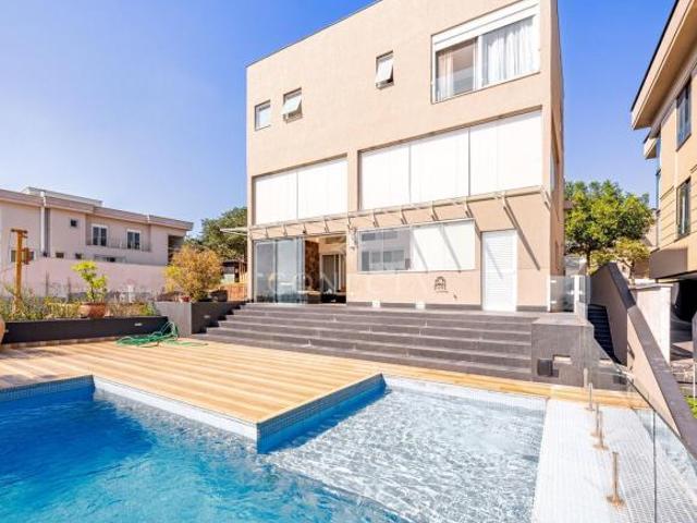 Casa para Venda com 4 Quartos no Gênesis 2