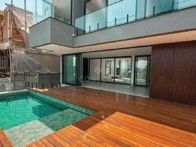 Casa para Venda com 4 Quartos no Gênesis 2