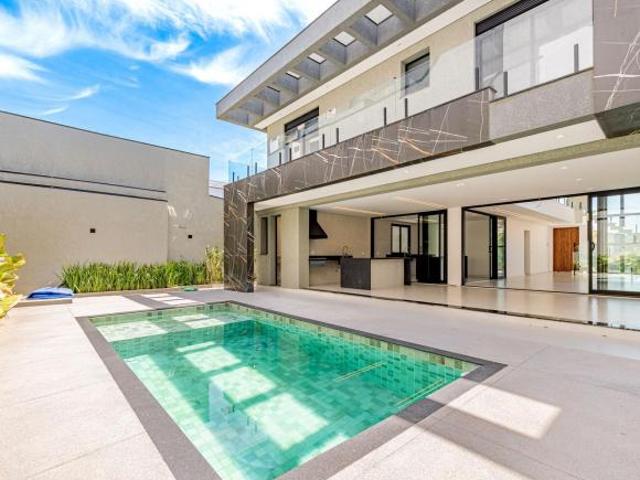 Casa para Venda com 4 Quartos no Itahyê