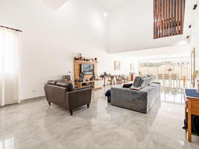 Casa para Venda com 4 Quartos no Itahyê