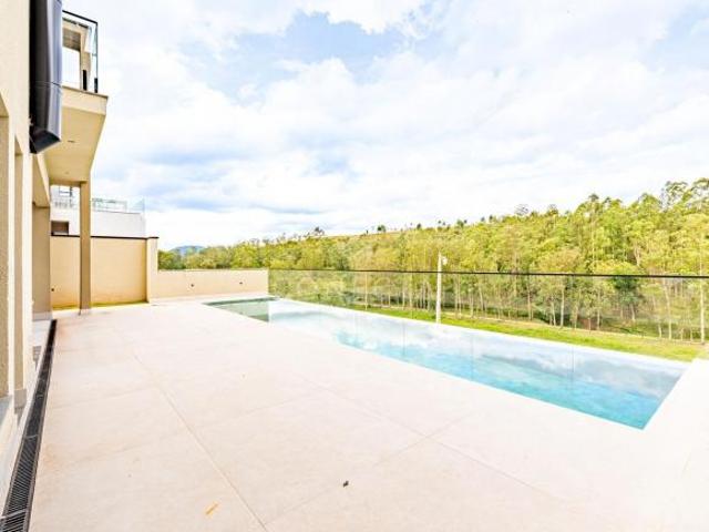 Casa para Venda com 4 Quartos no Itahyê