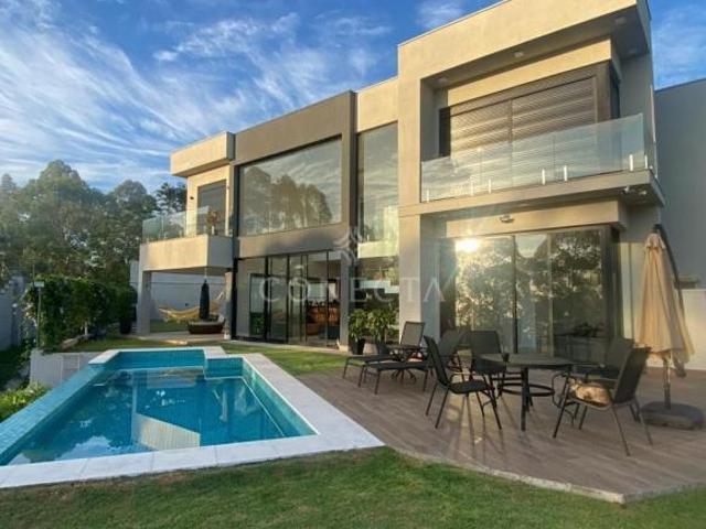 Casa para Venda com 4 Quartos no Itahyê