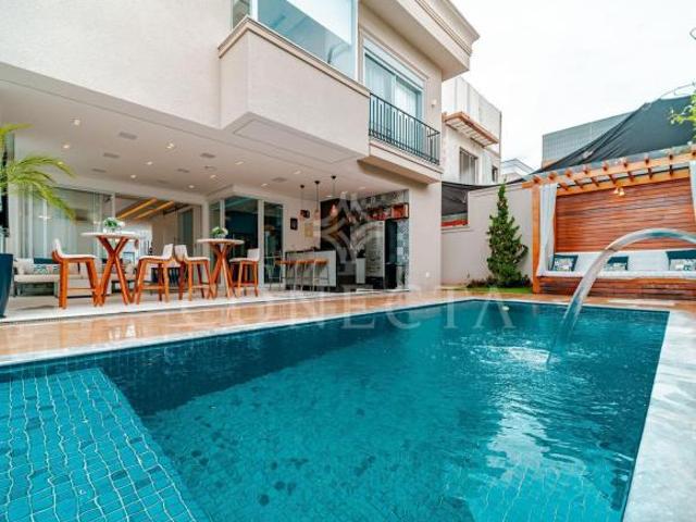 Casa para Venda com 5 Quartos no Itahyê