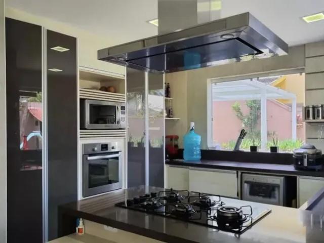 Casa para venda com 675 metros quadrados com 4 quartos