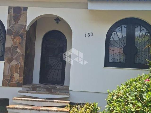 Casa para Venda de 4 domitorios 1 suite no bairro Perpetuo Socorro em Santa Maria