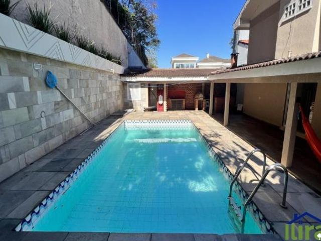 Casa para Venda de 560m² com 4 dormitórios sendo 3 suítes e 6 vagas de garagem no Residencial 2 em A