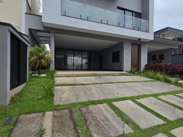 Casa para venda e aluguel em Mogi Moderno de 243.00m² com 3 Quartos e 3 Suites