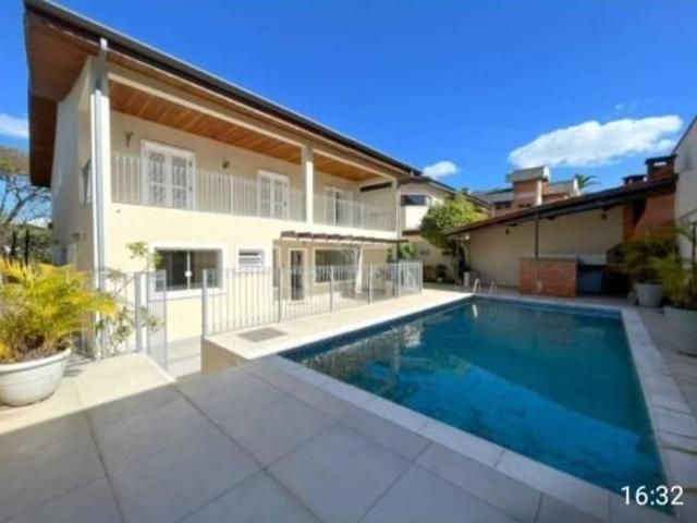 Casa para venda e aluguel em Alphaville de 420.00m² com 5 Quartos, 5 Suites e 4 Garagens