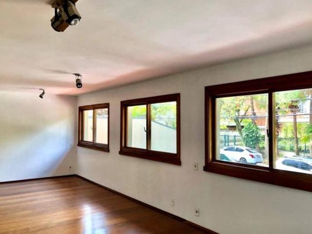 Casa para venda e aluguel em Alphaville Residencial Um de 429.00m² com 5 Quartos, 4 Suites e 2 Garag