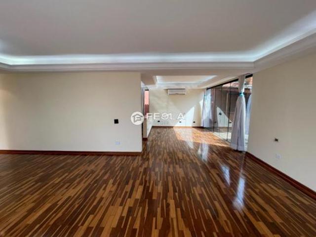 Casa para venda e aluguel em Brieds de 319.00m² com 4 Quartos, 1 Suite e 4 Garagens