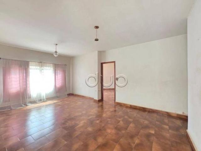 Casa para venda e aluguel em Centro de 198.00m² com 4 Quartos, 1 Suite e 4 Garagens