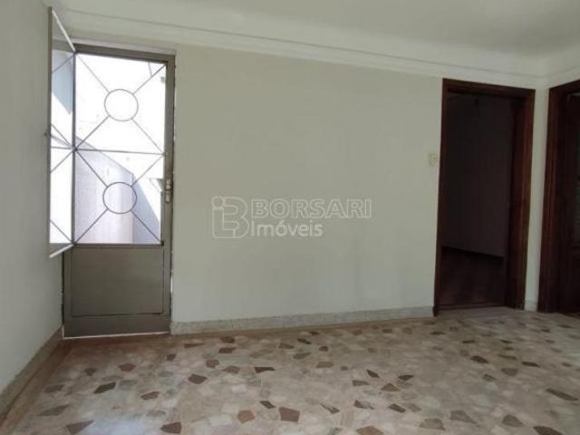 Casa para venda e aluguel em Centro de 262.00m² com 4 Quartos, 1 Suite e 3 Garagens