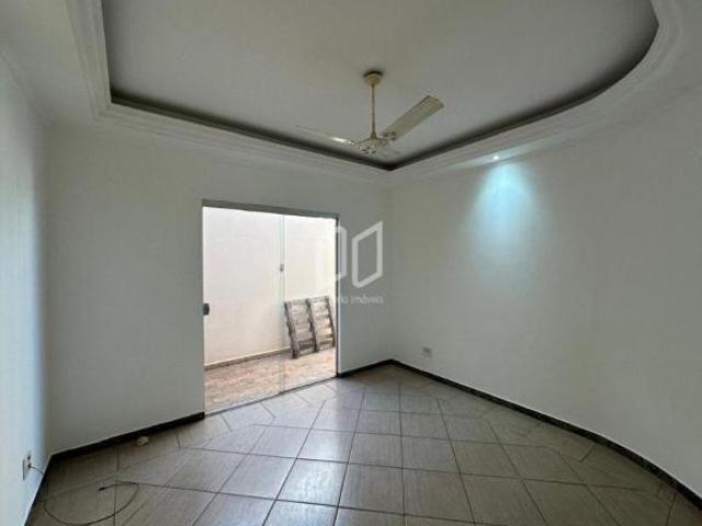 Casa para venda e aluguel em Centro de 276.00m² com 4 Quartos, 1 Suite e 2 Garagens
