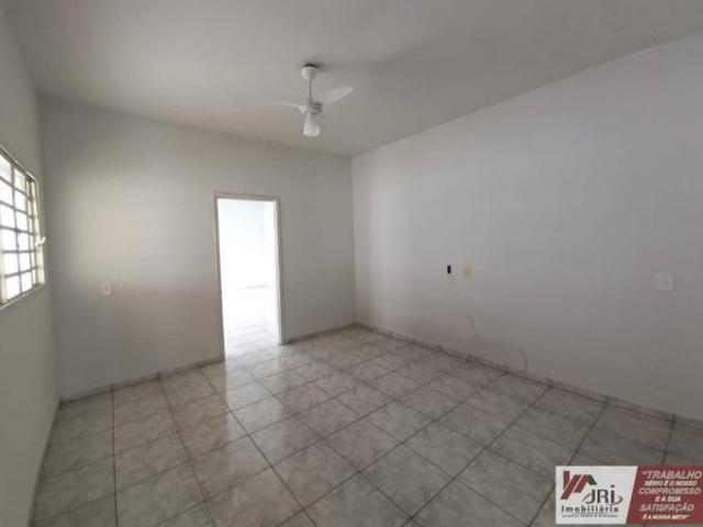 Casa para venda e aluguel em Centro, Pratápolis