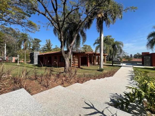 Casa para venda e aluguel em Chácaras Residenciais Santa Maria de 650.00m² com 5 Quartos, 3 Suites e