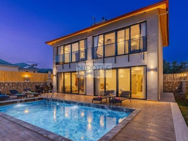 Casa para venda e aluguel em Itaquera de 130.00m² com 4 Quartos, 2 Suites e 2 Garagens