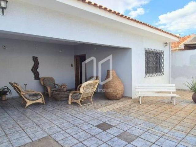 Casa para venda e aluguel em Jardim Das Estações vila Xavier de 203.00m² com 3 Quartos, 1 Suite e