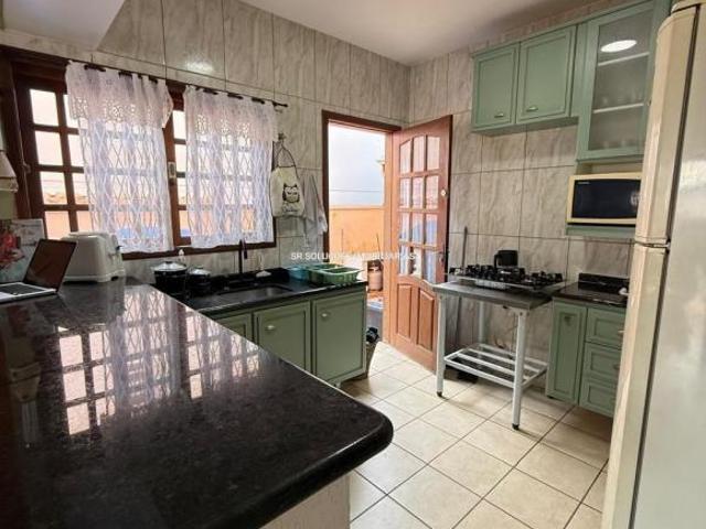 Casa para venda e aluguel em Jardim Ermida Ii de 250.00m² com 3 Quartos, 1 Suite e 4 Garagens