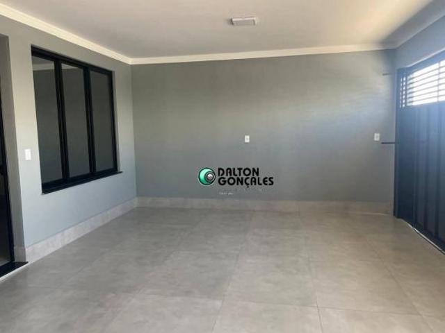 Casa para venda e aluguel em Jardim Nova Veneza de 135.00m² com 3 Quartos, 1 Suite e 2 Garagens