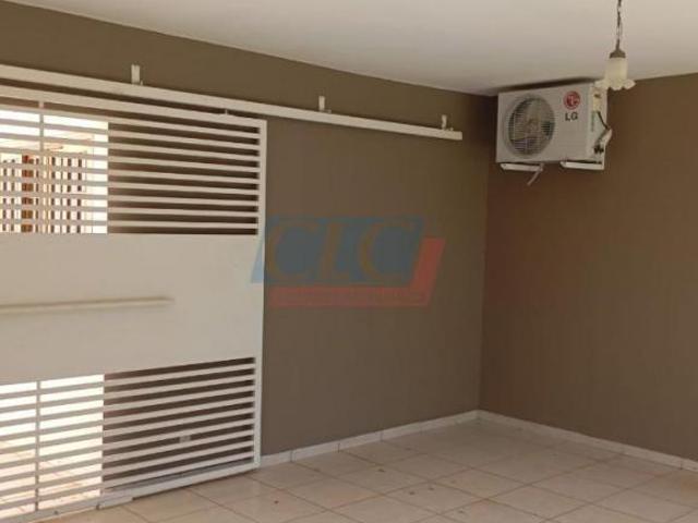 Casa para venda e aluguel em Jardim Portal De Itaici de 210.00m² com 3 Quartos e 2 Suites