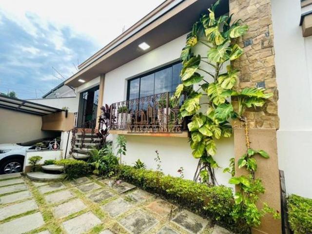 Casa para venda e aluguel em Jardim Santa Rosália de 281.97m² com 3 Quartos, 2 Suites e 2 Garagens