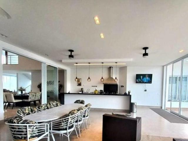 Casa para venda e aluguel em Parque Village Castelo de 580.00m² com 5 Quartos, 5 Suites e 10 Garagen