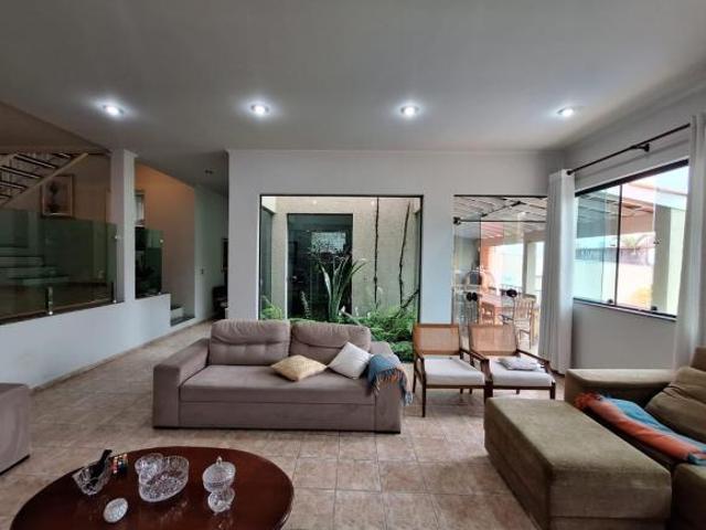 Casa para venda e aluguel em Parque Campolim de 380.00m² com 5 Quartos e 5 Suites