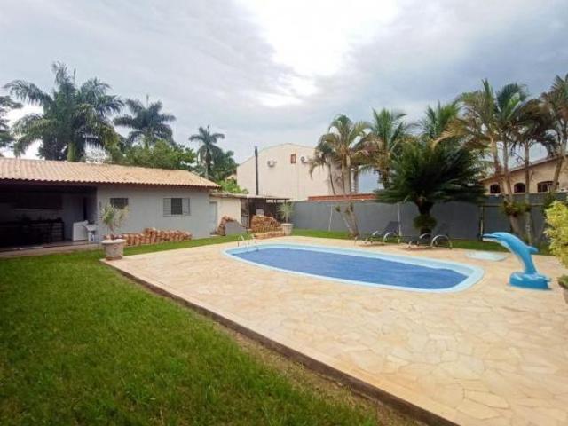 Casa para venda e aluguel em Praia Dos Namorados de 200.00m² com 4 Quartos, 2 Suites e 6 Garagens