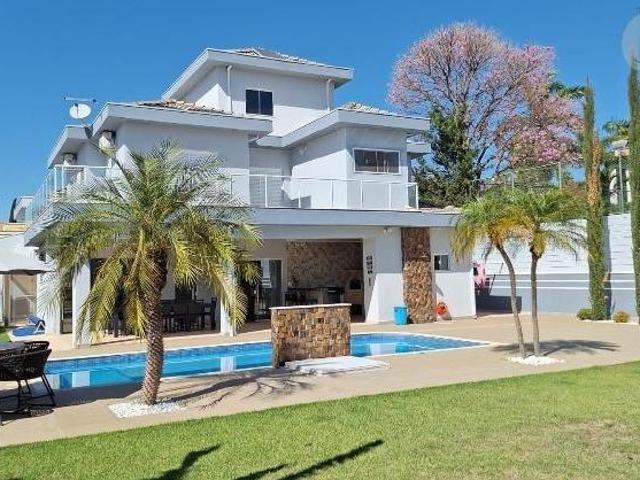 Casa para venda e aluguel em Residencial Dos Lagos de 336.00m² com 4 Quartos, 2 Suites e 6 Garagens