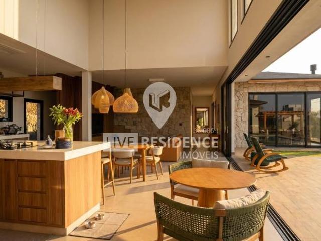 Casa para venda e aluguel em Residencial Terras Nobres de 370.00m² com 3 Quartos, 3 Suites e 4 Garag