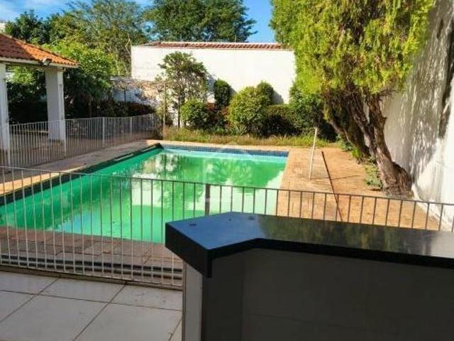 Casa para venda e aluguel em Vila Estádio de 100.00m² com 3 Quartos, 2 Suites e 5 Garagens