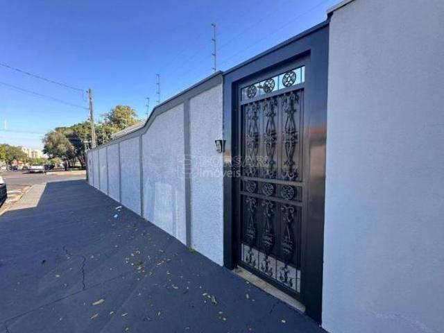 Casa para venda e aluguel em Vila Xavier de 138.00m² com 3 Quartos e 4 Garagens