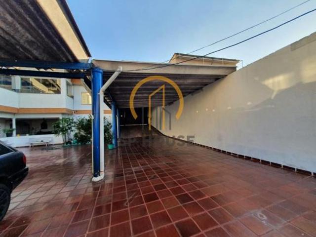 Imóvel de Luxo na Vila Mariana: Casa com 2 quartos, 3 banheiros, 10 vagas de garagem e 550m² em São