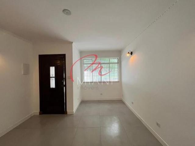 Casa para venda e locação com 106m², 2 quartos, 2 banheiros, varanda para residencial ou comercial