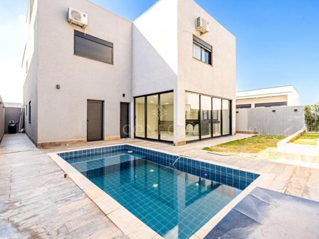 Casa para Venda e Locação com 4 Quartos no Itahyê