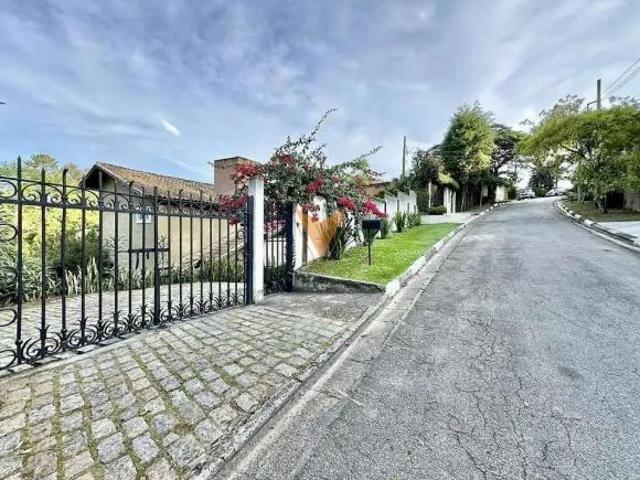 Casa para venda e locação, Chácara dos Lagos, Carapicuíba/SP 3 Quartos, 1 Suíte, 4 Banheiros, 3 Vag
