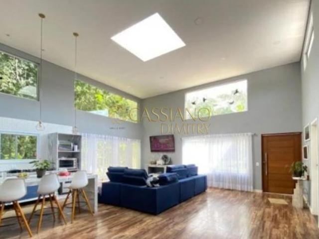 Casa para venda e locação de 205m² | 03 dormitórios, sendo 01 suíte e 02 vagas de garagem | Condomín