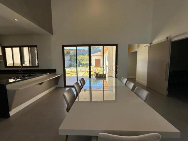 Casa para venda e locação de 325m² | 04 dormitórios, sendo suítes e 04 vagas de garagem | Condomínio