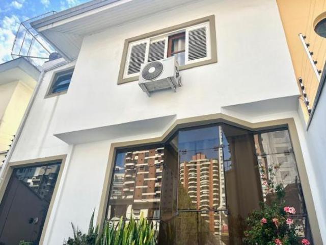 Casa para venda e locação em Jardim Vila Mariana com 3 quartos, sendo 3 suítes, 196m²